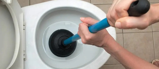 Clogged Toilet Drain Repair Service - Emergency Plumbing Service ...